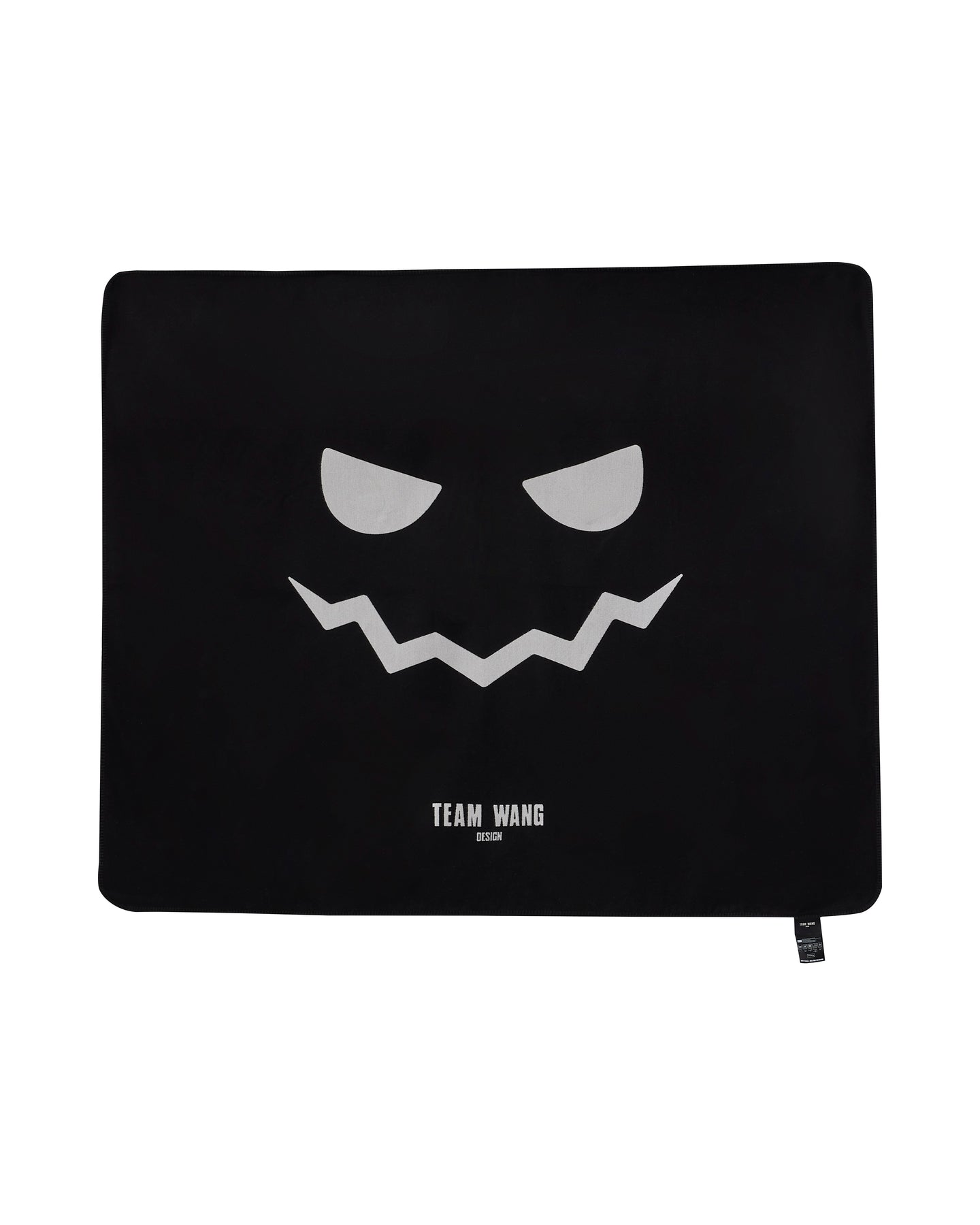 TEAM WANG DESIGN SPOOKY FACE BLANKET – TEAM WANG design