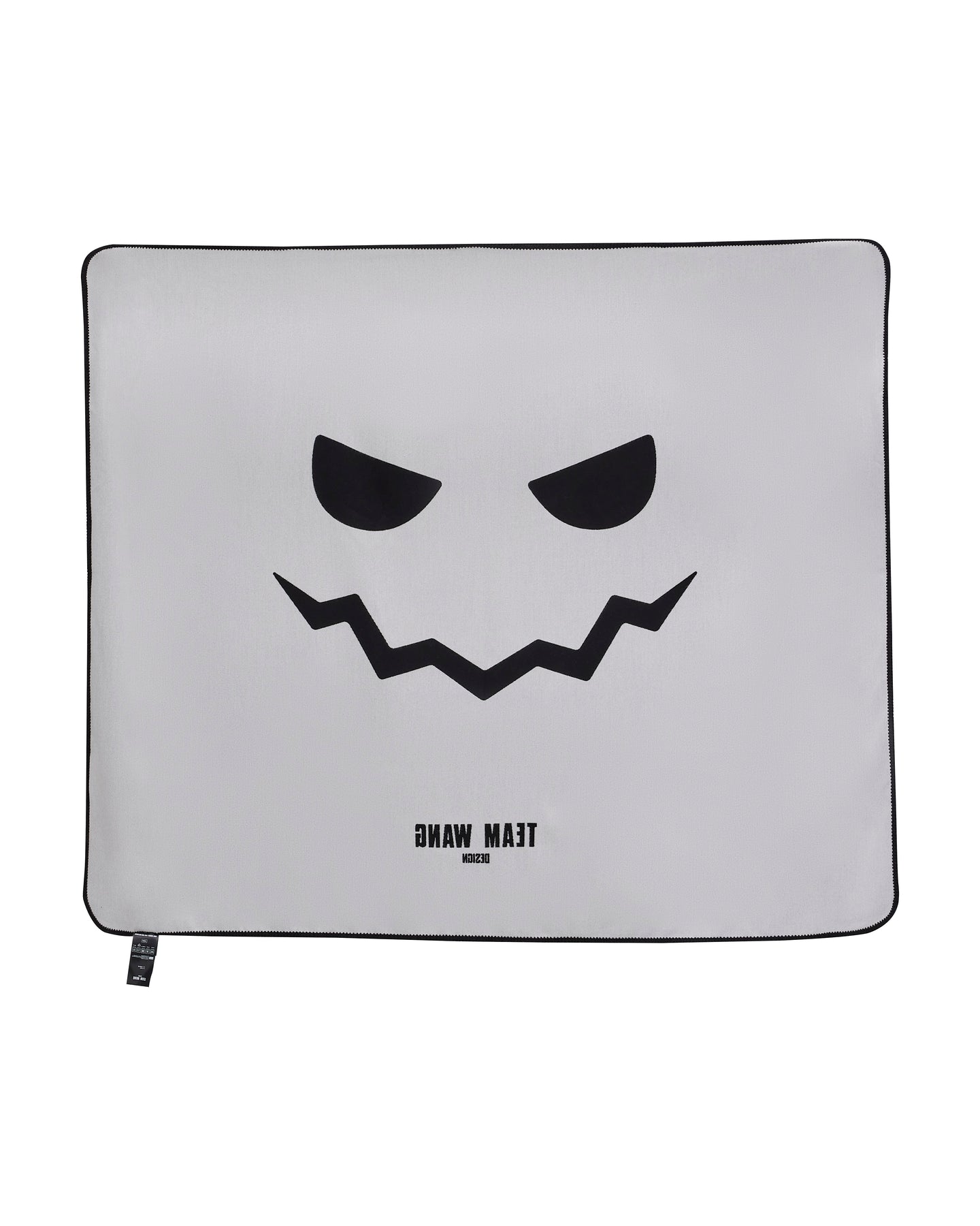 TEAM WANG DESIGN SPOOKY FACE BLANKET – TEAM WANG design